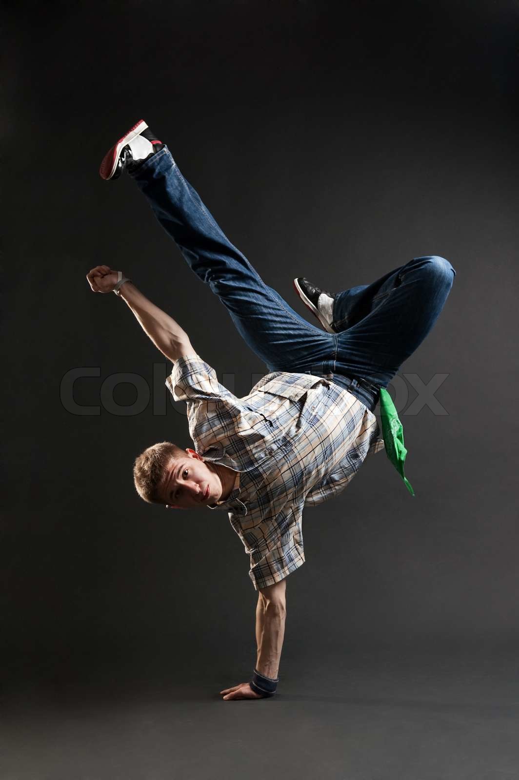 Breakdancer stehen in cool freeze | Stock Bild | Colourbox