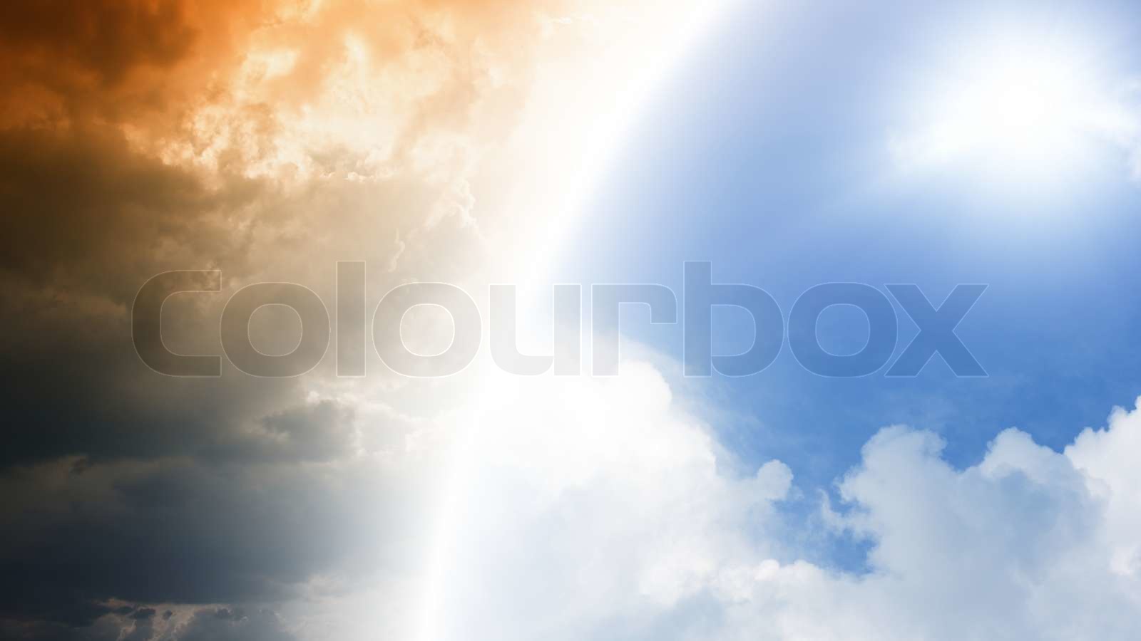 dunklen und hellen Himmel | Stock Bild | Colourbox