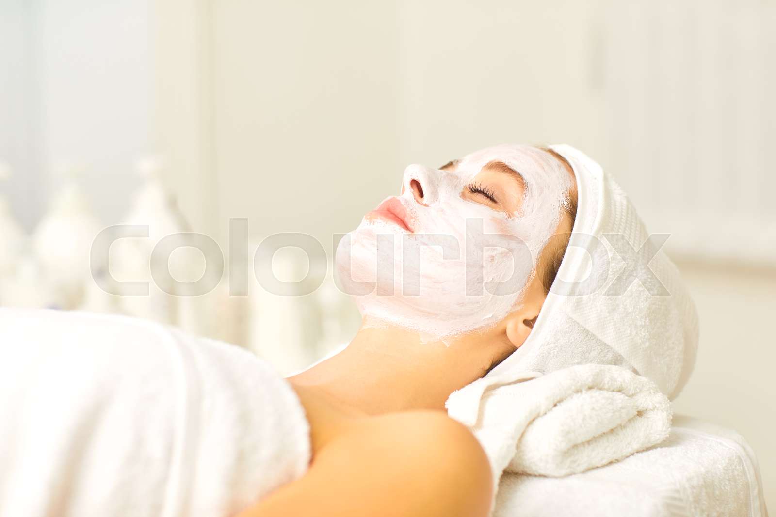 Cosmetic procedures in the beauty salon. | Stock image | Colourbox