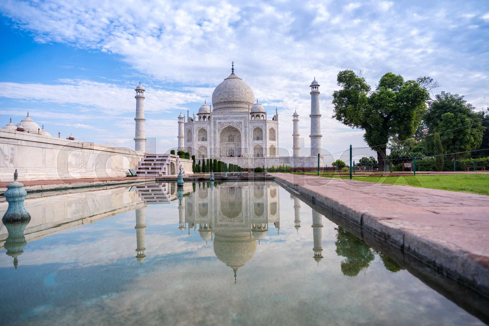 Taj Mahal monument reflecting in water of the pool, Agra, India | Stock ...