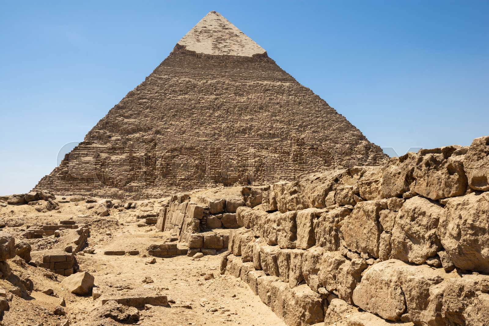 Road to Pyramid of Khafre (also read as Khafra, Khefren) or of Chephren ...