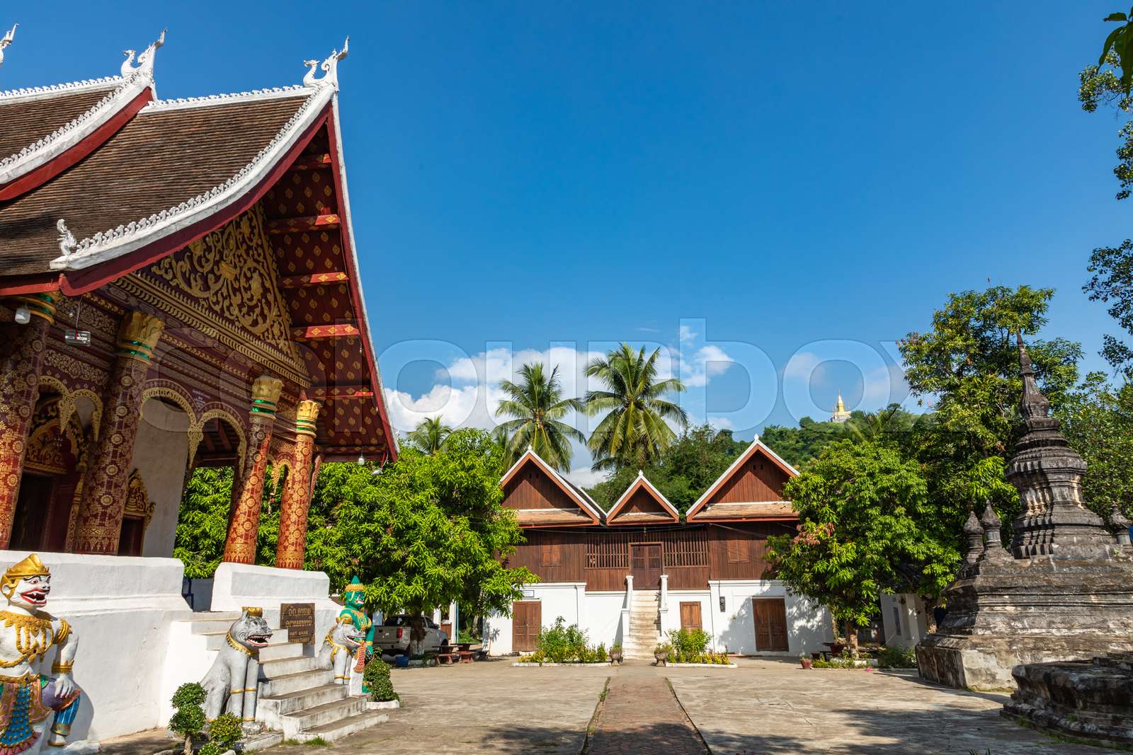 That Makmo, Wat wisunarat Is one of the oldest Buddhist temples in ...