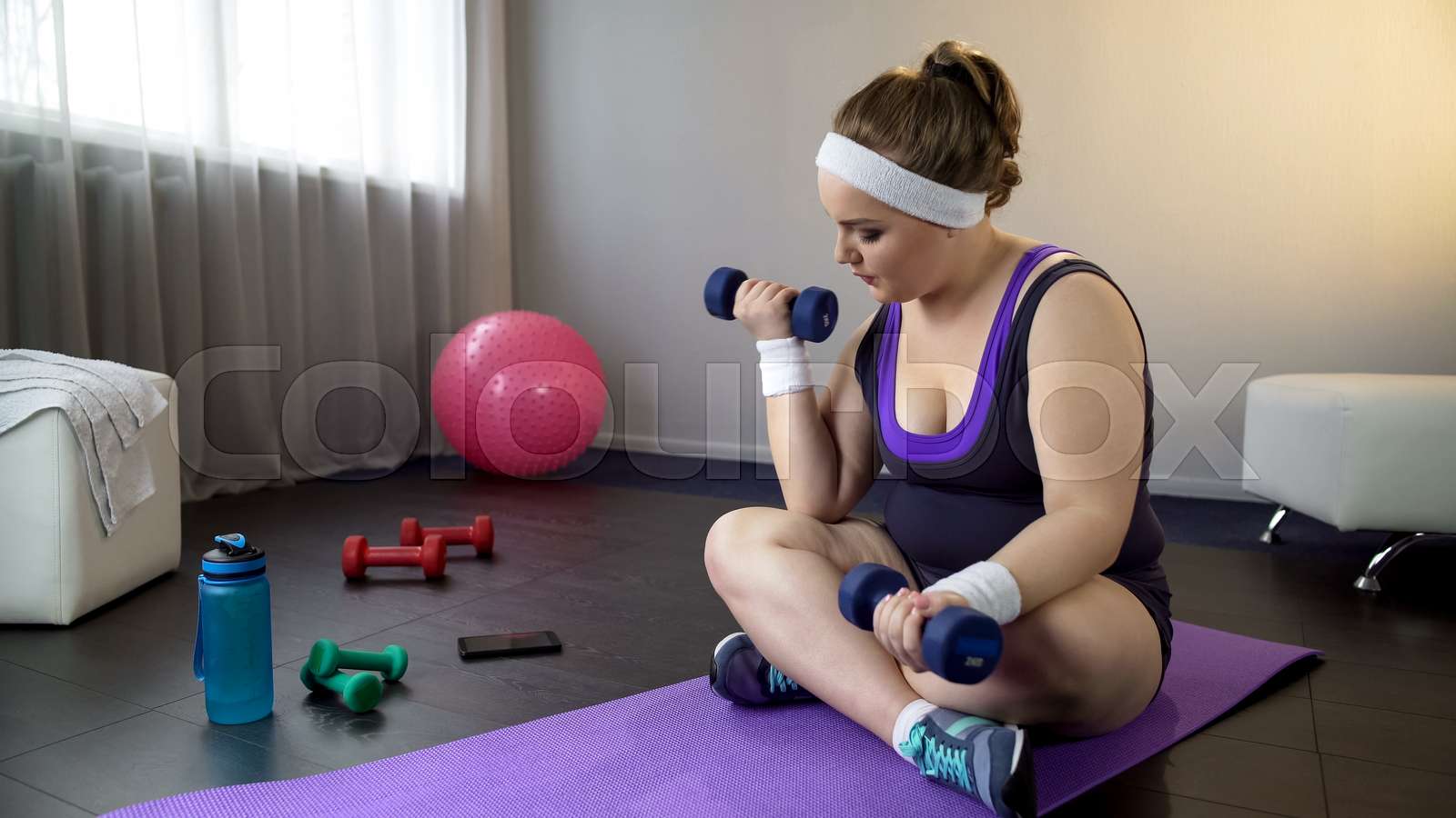 Plus-size lady easily building up muscles with dumbbells, wants to lose ...