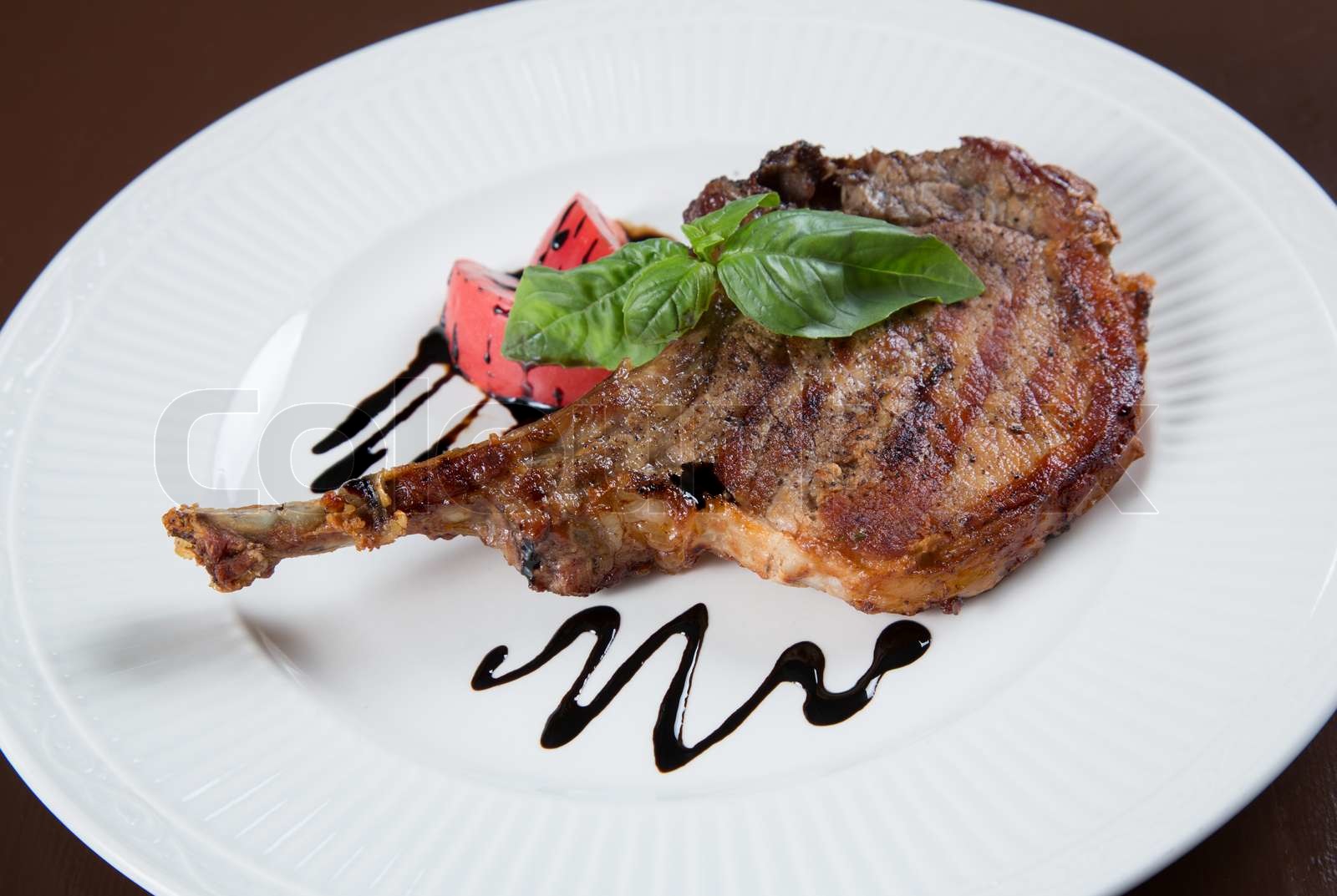 fleisch, knochen, teller | Stock Bild | Colourbox