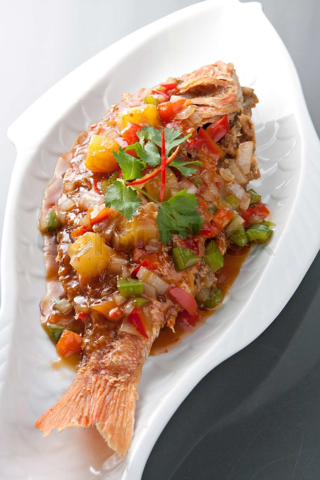 Thai Red Snapper und Tamarindensauce | Stock Bild | Colourbox