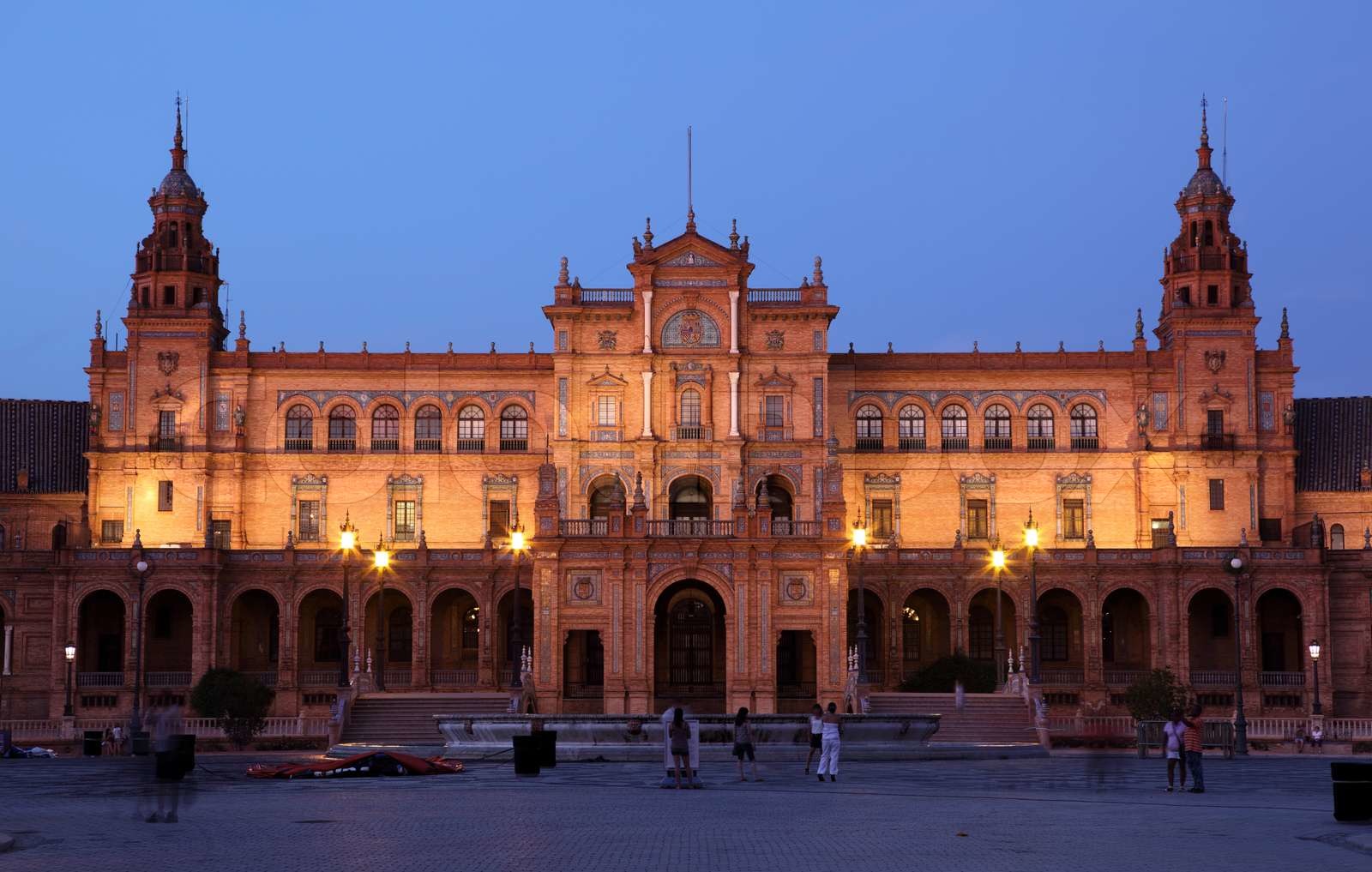Spanischer Platz Plaza de España in der Abenddämmerung, Sevilla Spanien ...