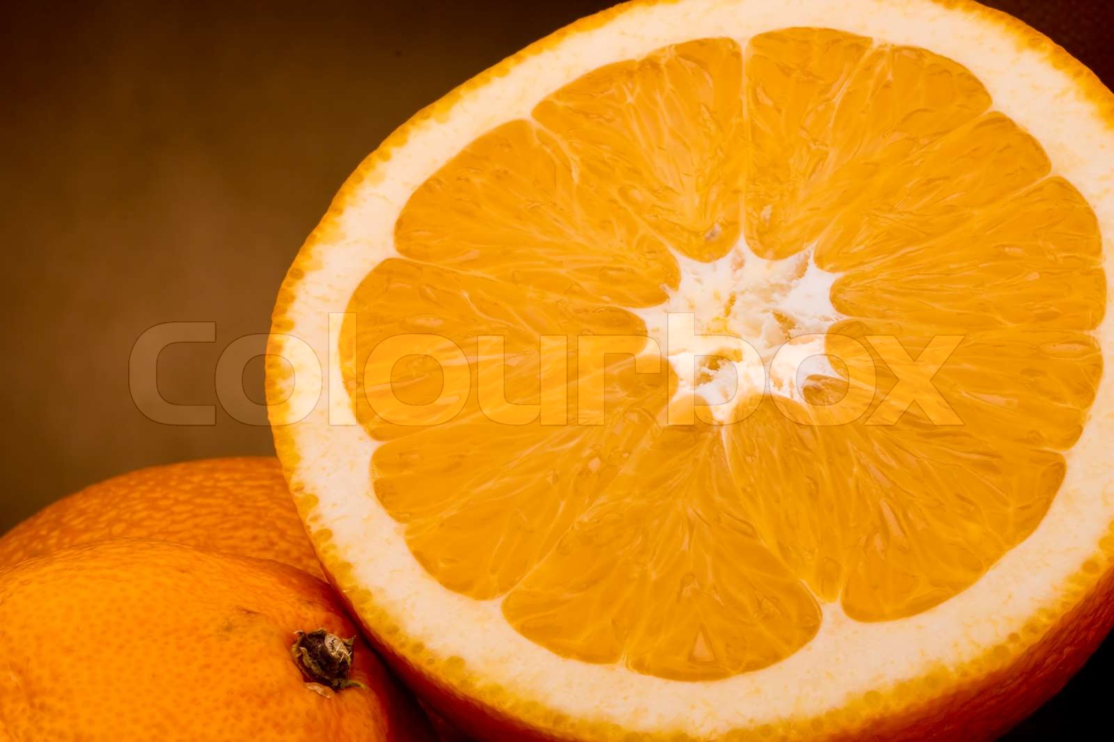 eine halbe orange | Stock Bild | Colourbox