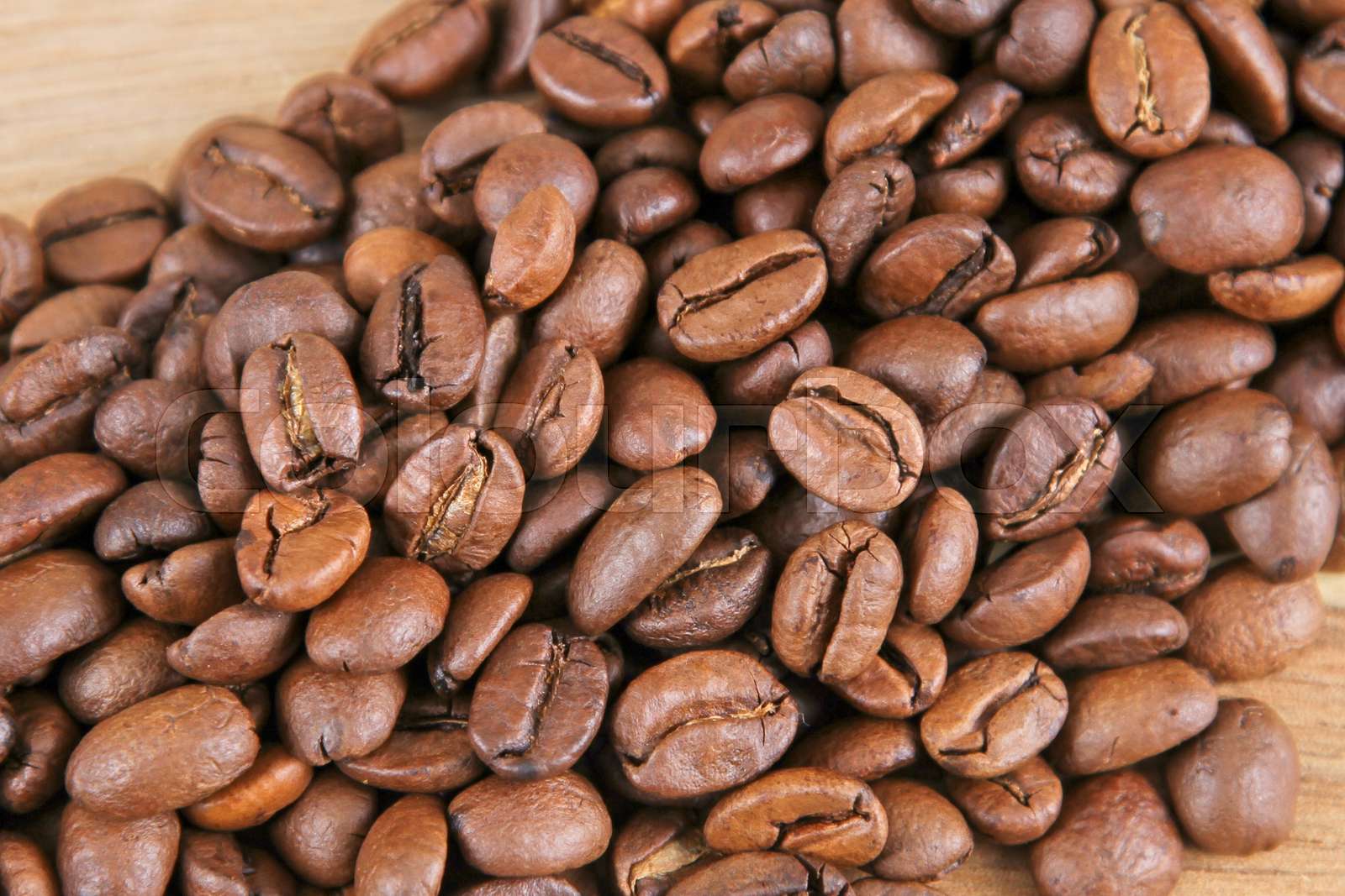 Hele kaffebønner der venter på at blive til varm kaffe | Stock image ...