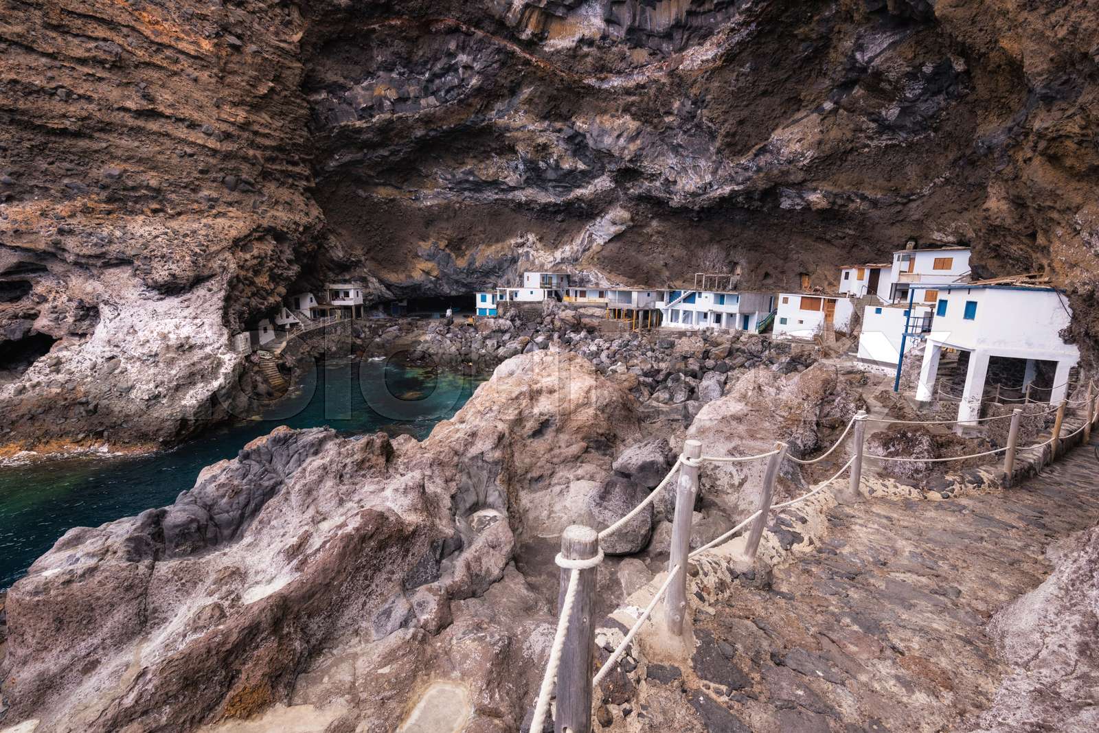 Hidden houses in the tourist attraction pirate cave of El Poris de ...