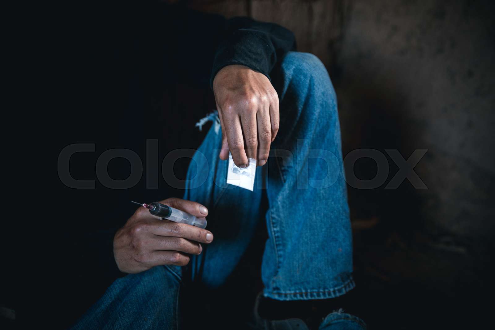 Man drugs addicted injecting heroin in his arm, Drug addict man with ...