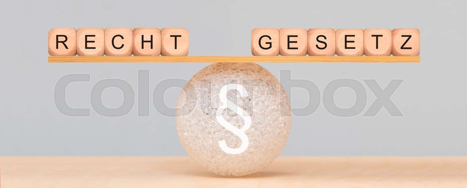 Recht und Gesetz im Gleichgewicht | Stock Bild | Colourbox