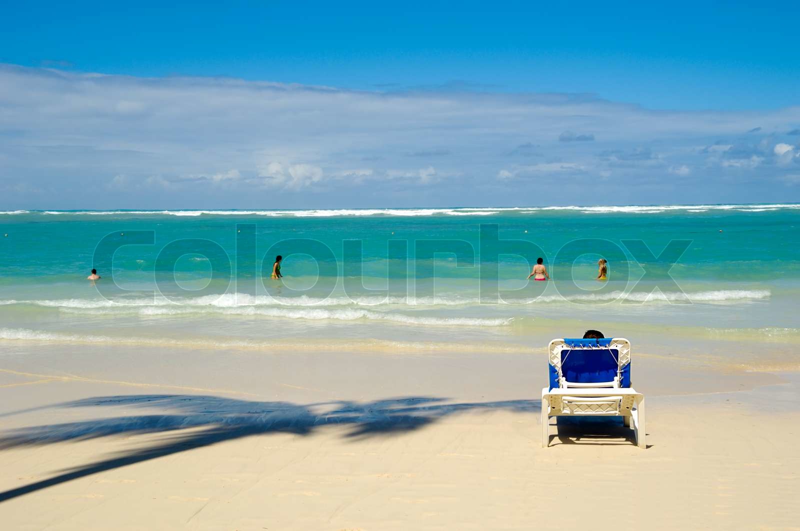 Liegestuhl am Strand | Stock Bild | Colourbox