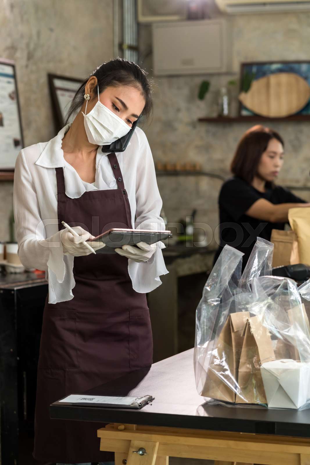 Waitress with face mask take order for curbside pick up and takeout ...