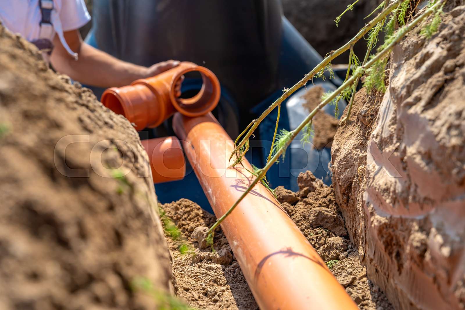 building a rainwater drainage to the collection container with the help ...