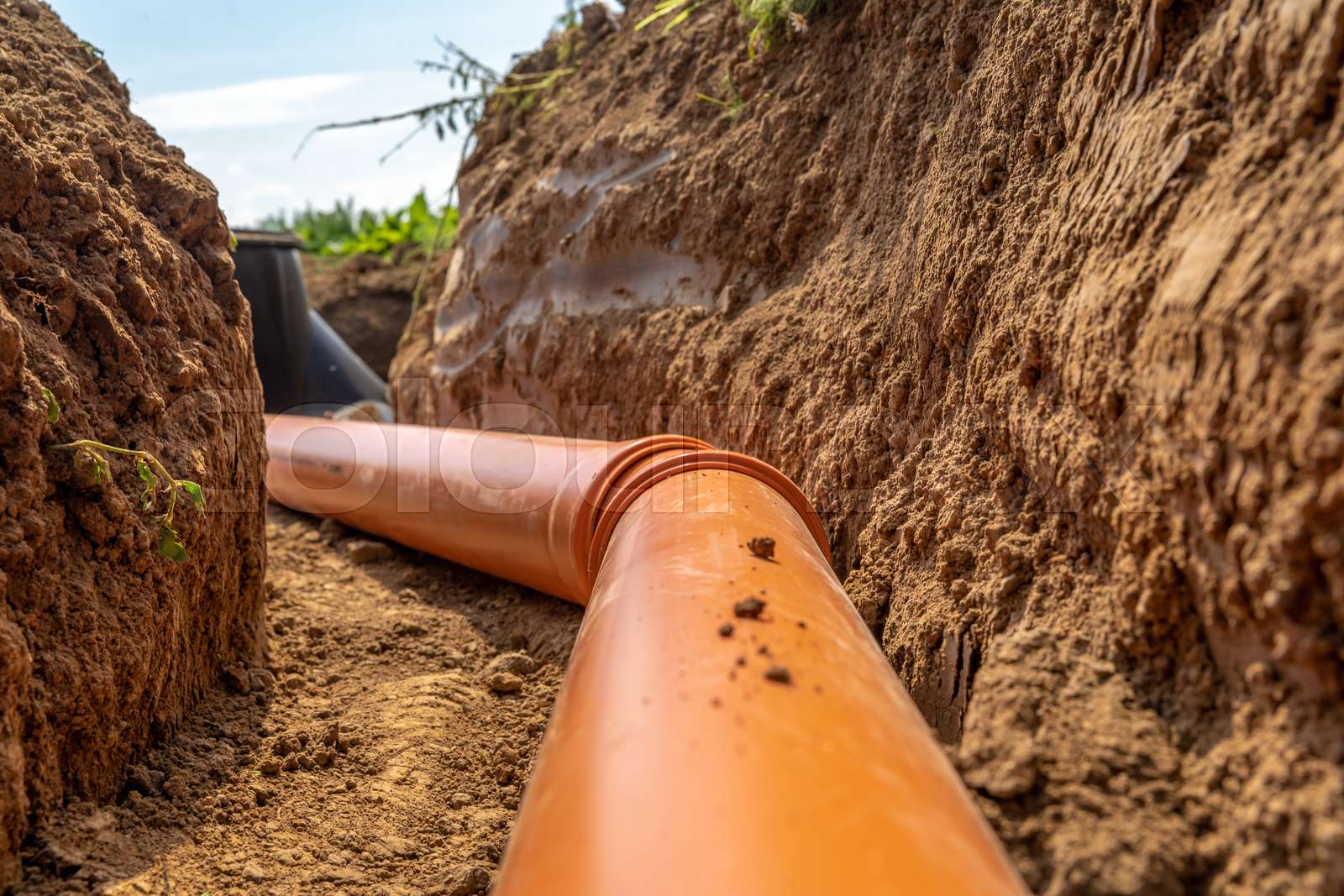 building a rainwater drainage to the collection container with the help ...