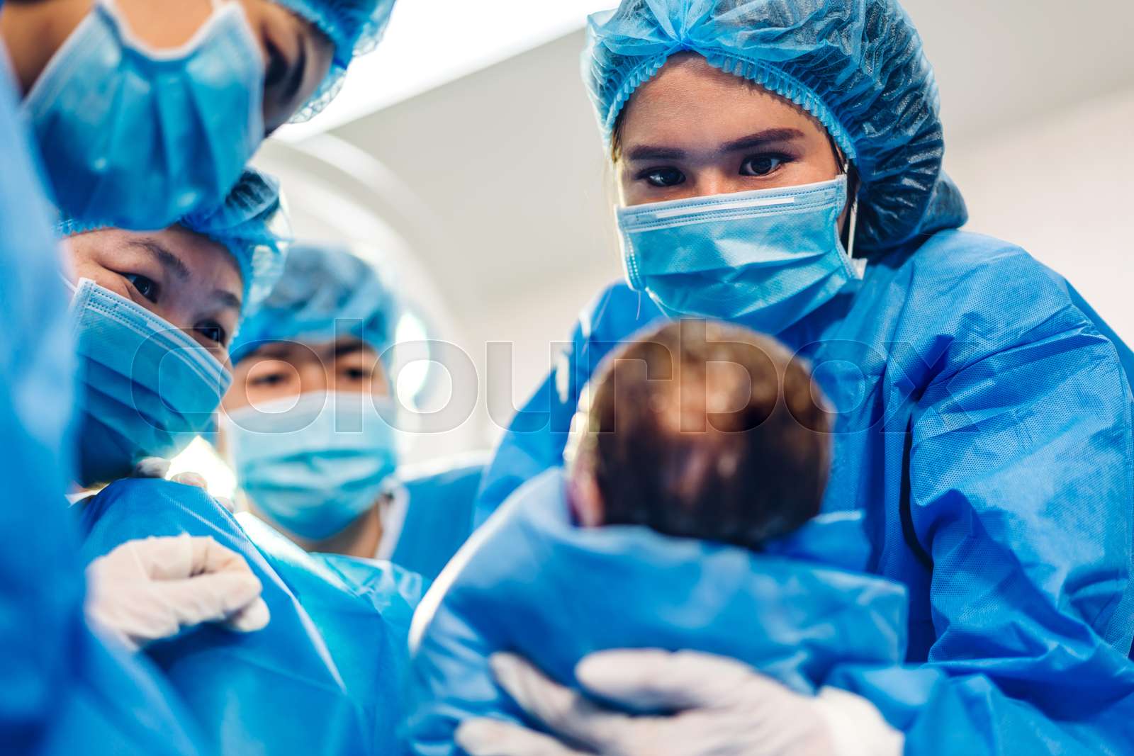 Professional anesthesiologist doctor medical team and assistant is ...