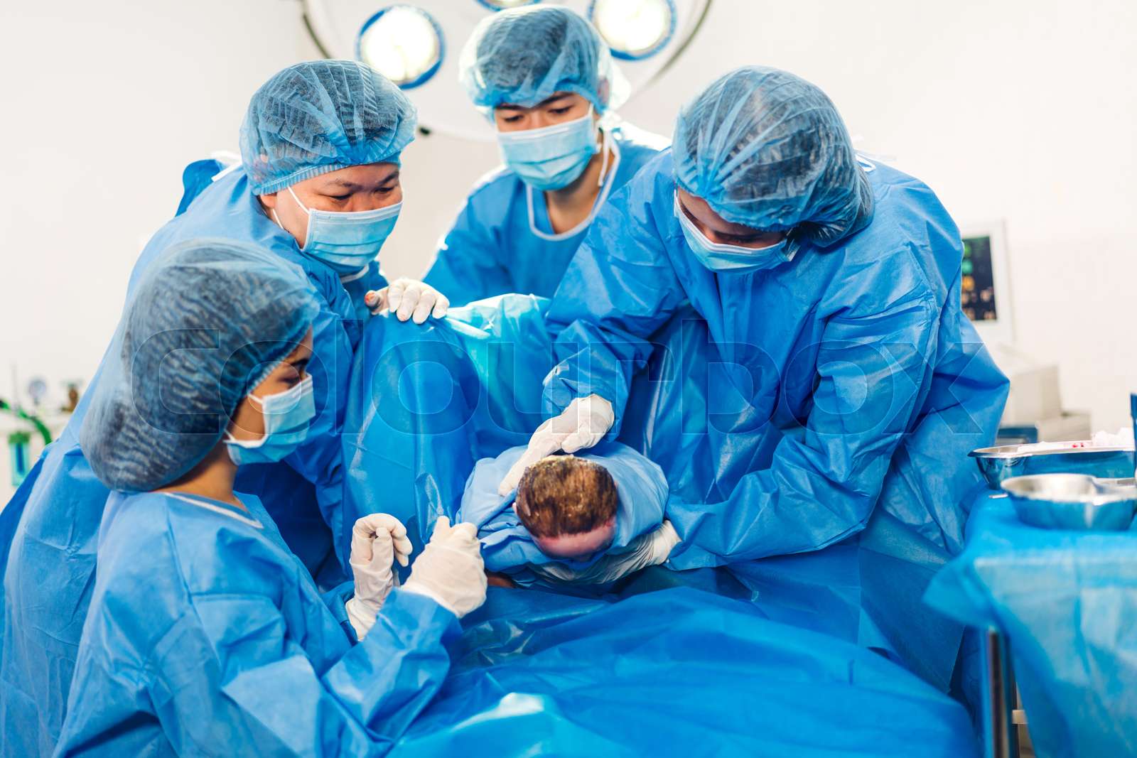 Professional anesthesiologist doctor medical team and assistant is ...