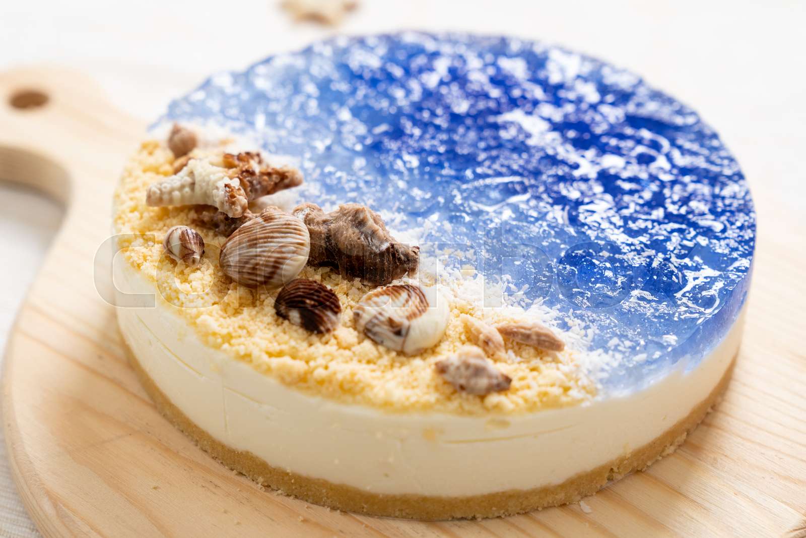 No baked ocean blue cheese cake with chocolate seashells decoration ...
