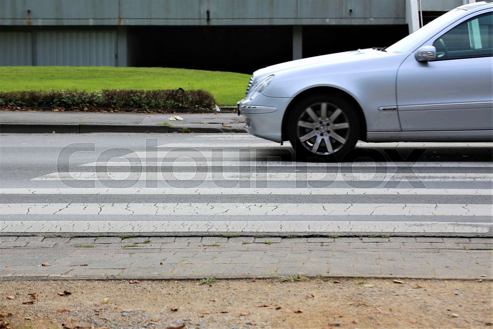 Auto Pfeift Beim Langsam Fahren