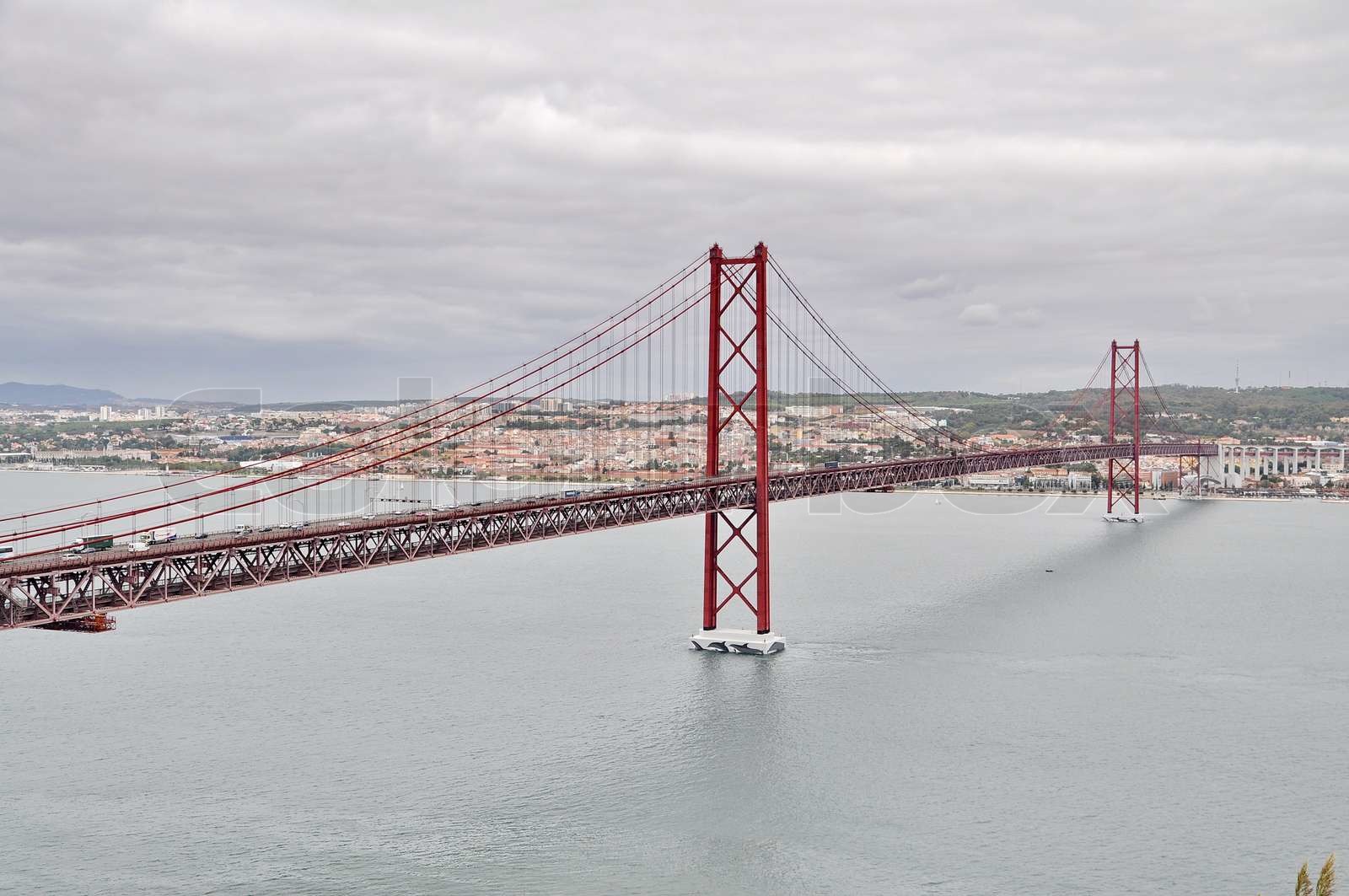" 25 de Abril " Bridge von Lissabon | Stock Bild | Colourbox