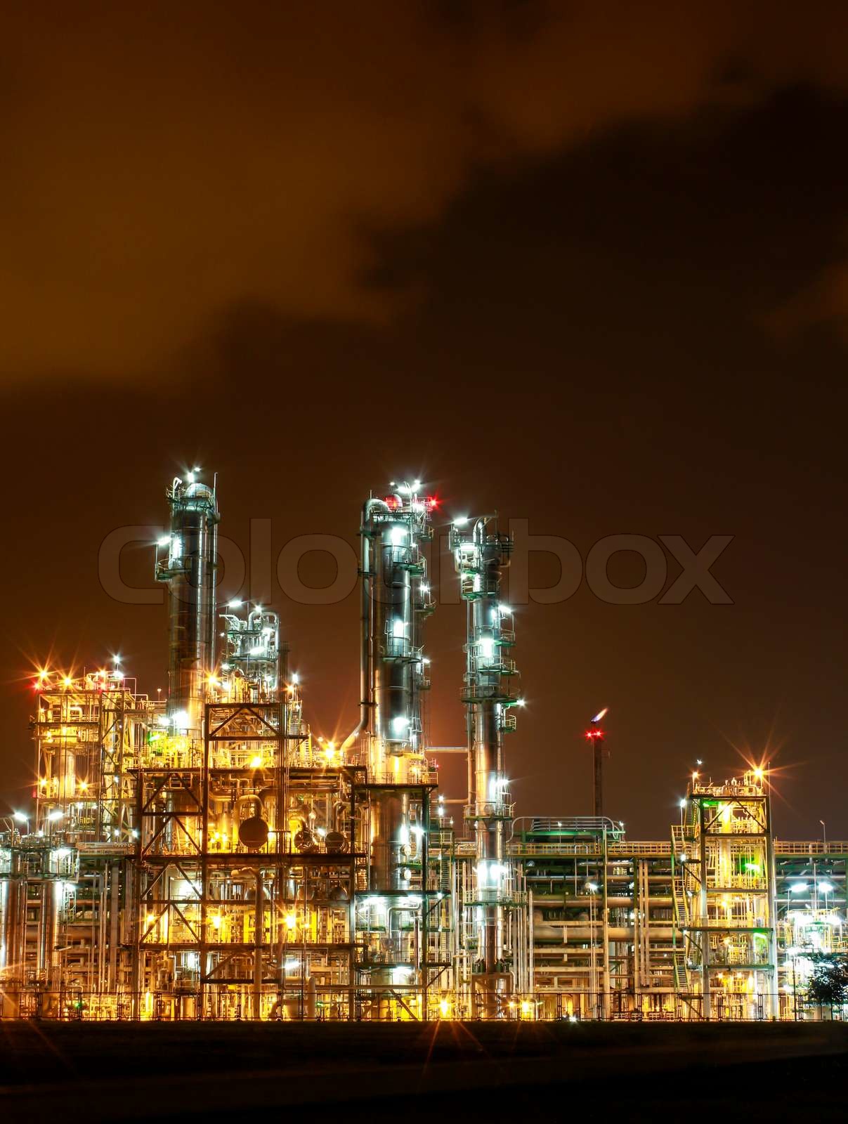 Nachtszene von Chemiewerk | Stock Bild | Colourbox