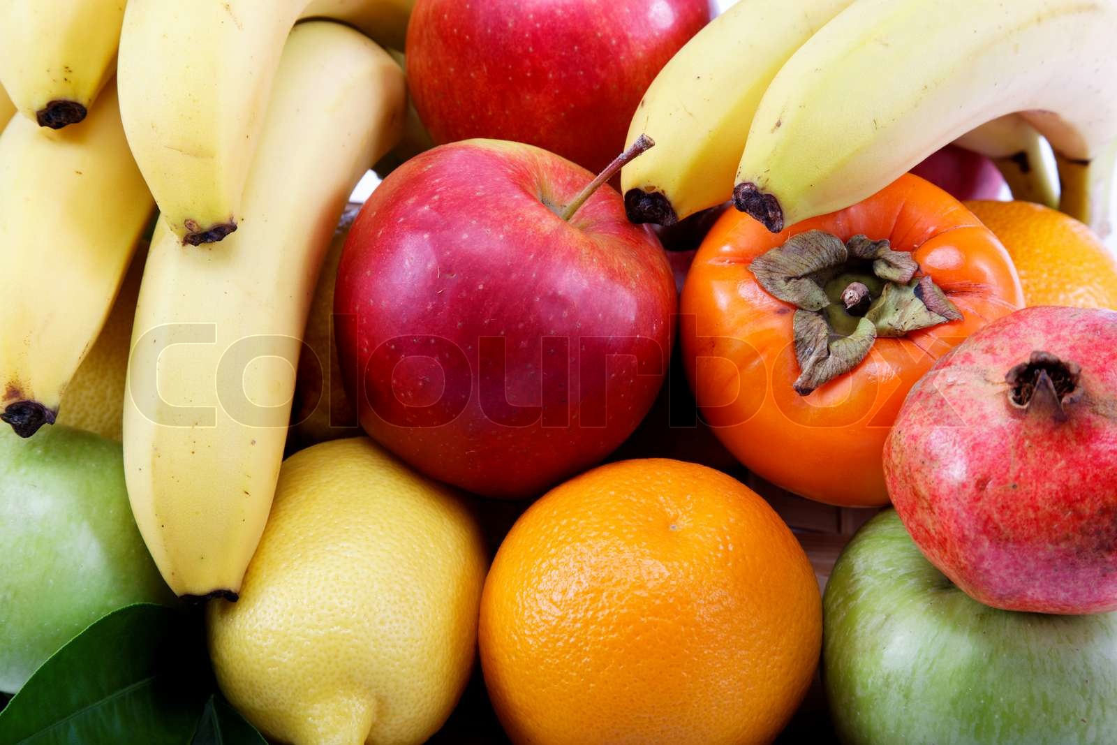 Frische Früchte auf einem weißen Hintergrund von verschiedenen frischen ...