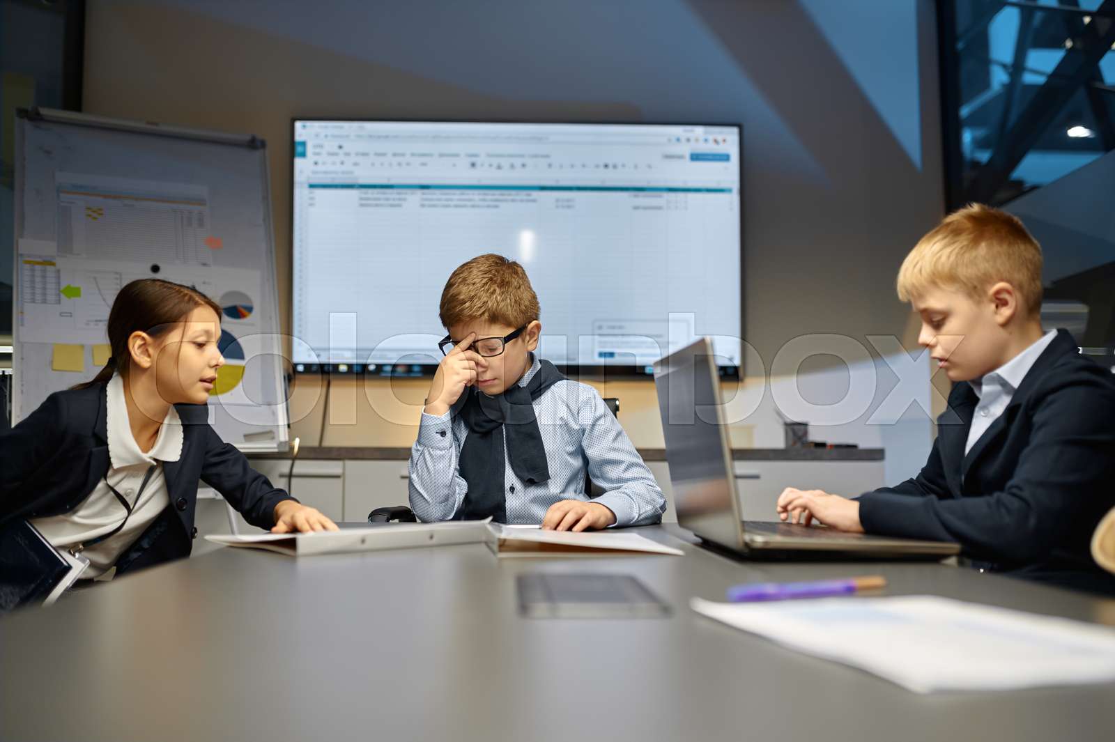 kinder, chef, mitarbeiter | Stock Bild | Colourbox