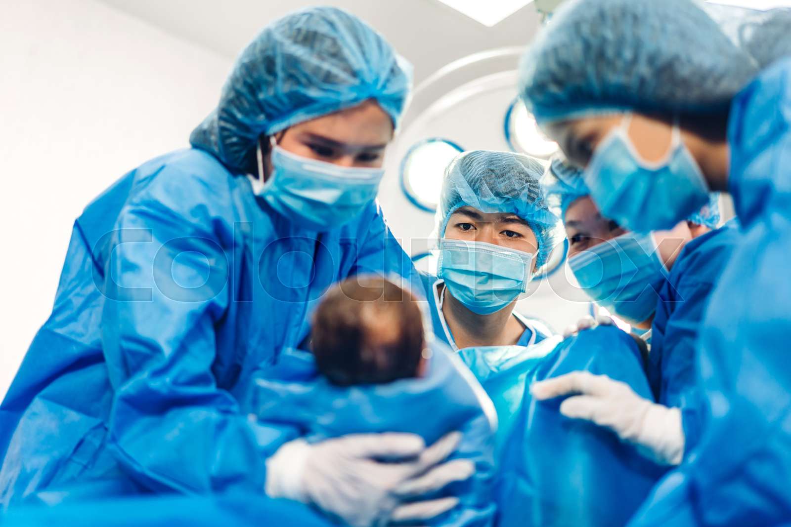 Professional anesthesiologist doctor medical team and assistant is ...