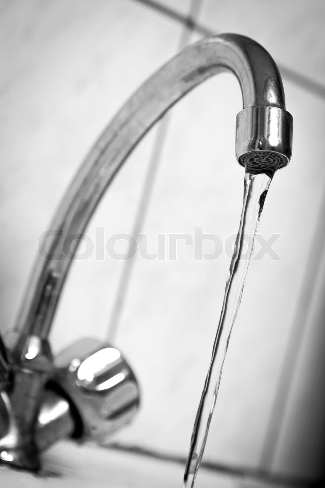 Wasserhahn | Stock Bild | Colourbox
