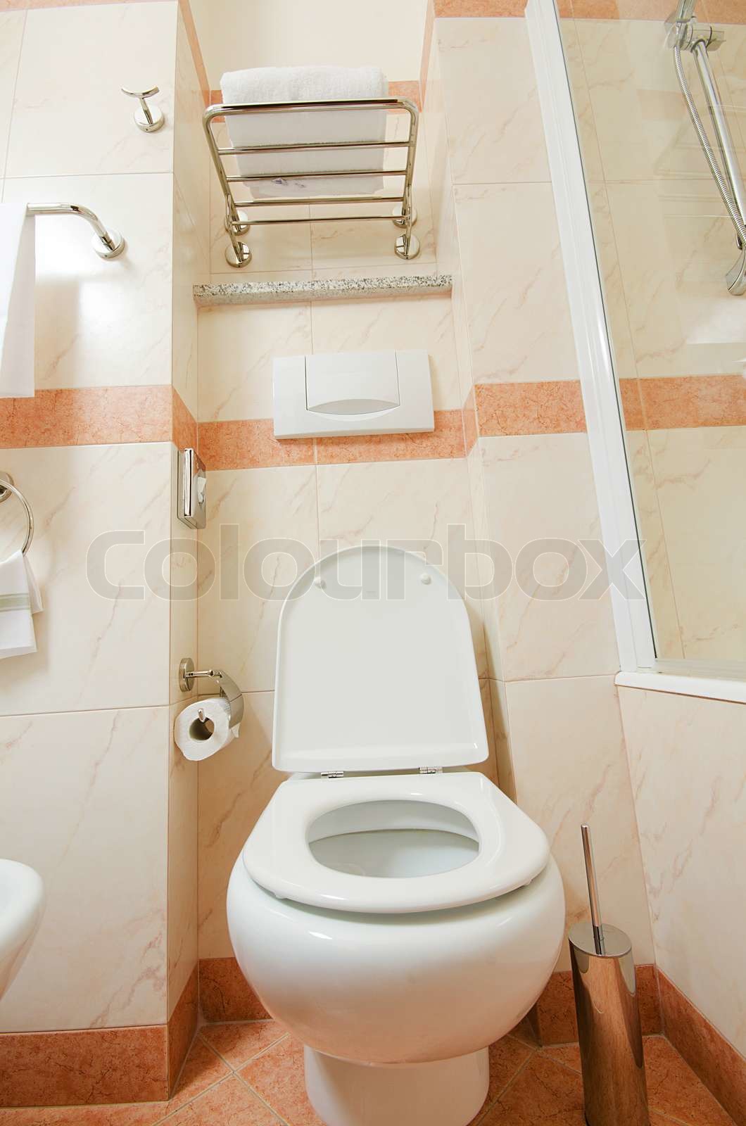 WC im modernen Bad | Stock Bild | Colourbox
