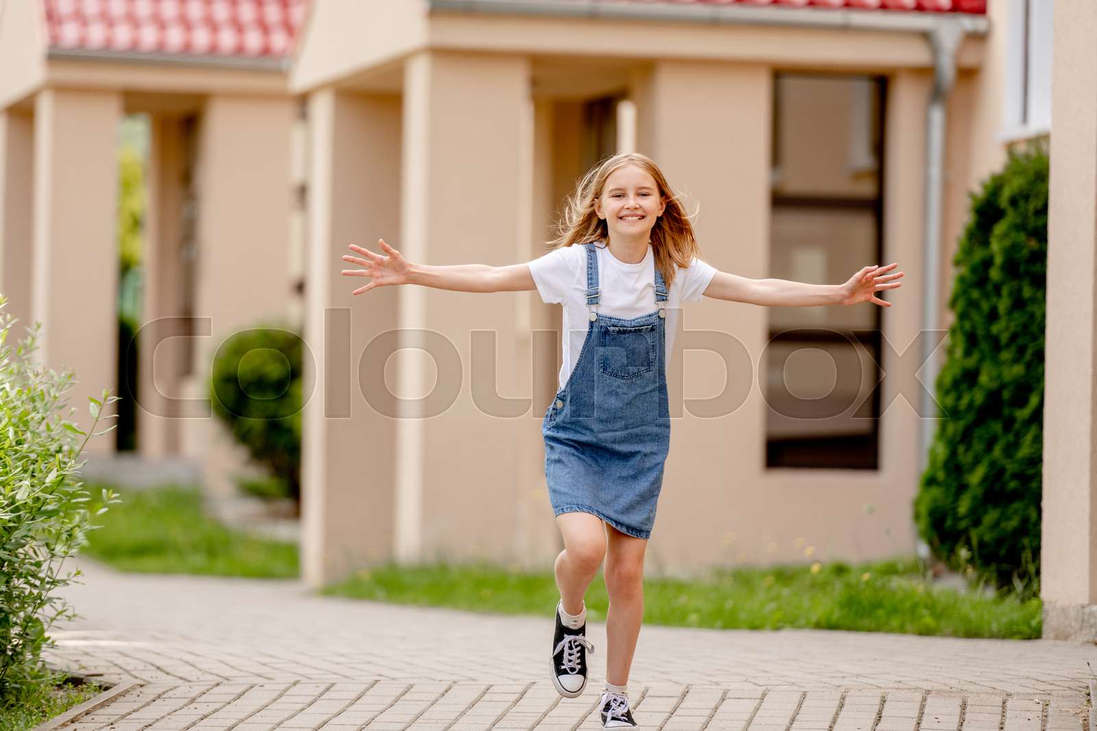 pige, alene, solrige | Stock foto | Colourbox