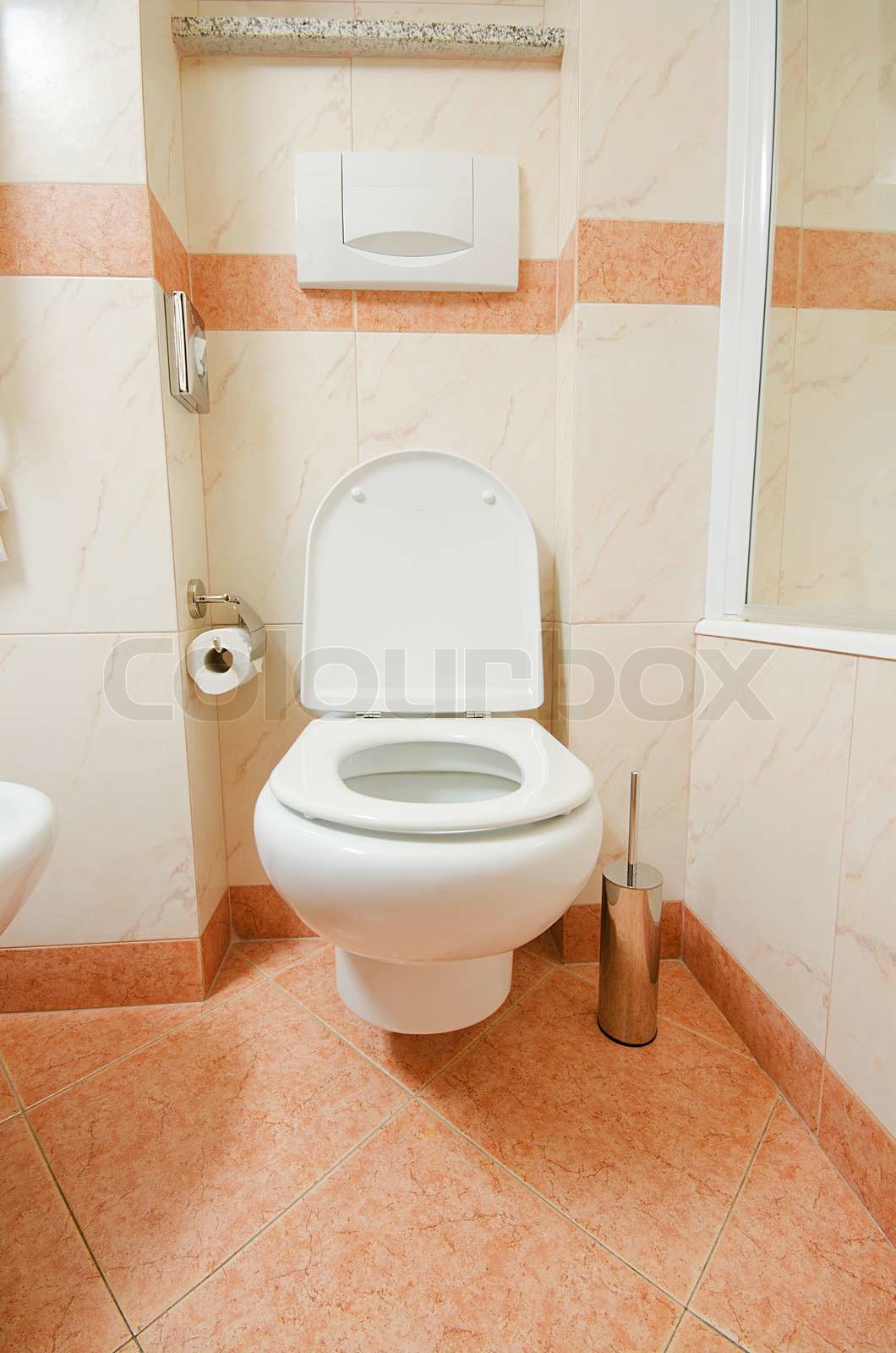 WC im modernen Bad | Stock Bild | Colourbox
