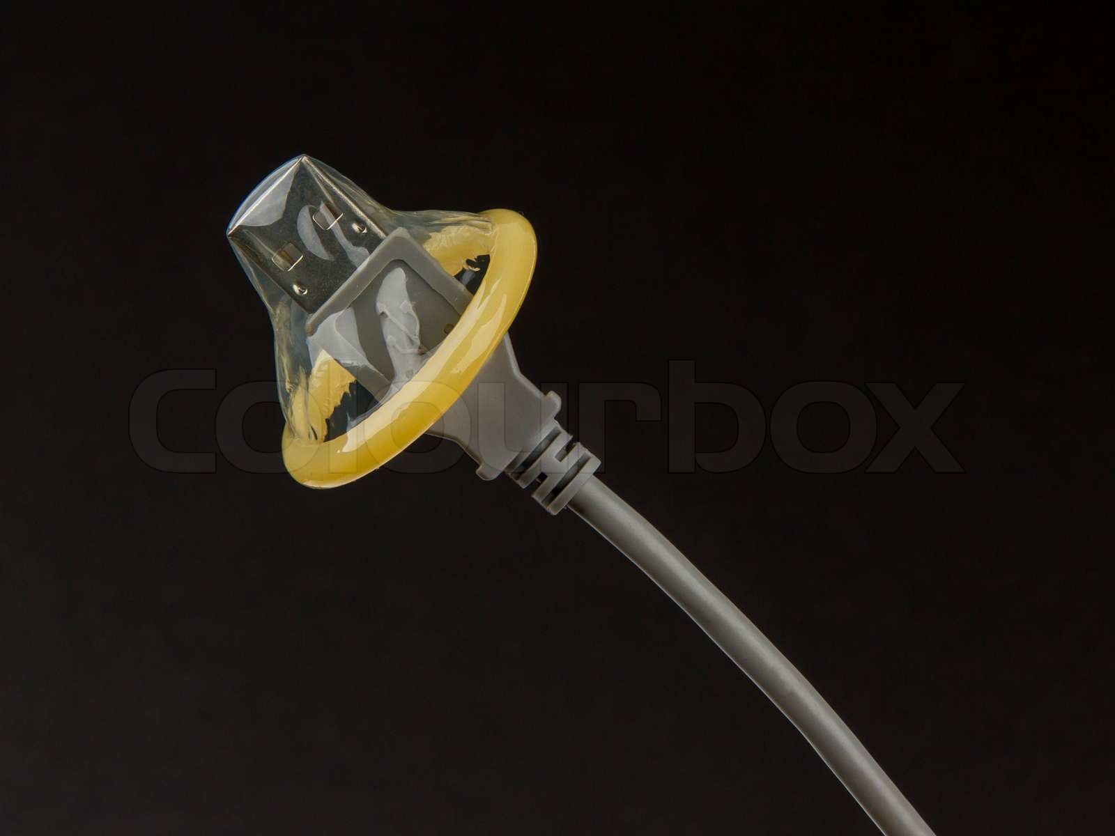 Datensicherheit Konzept - Kondom über USB-Kabel | Stock Bild | Colourbox