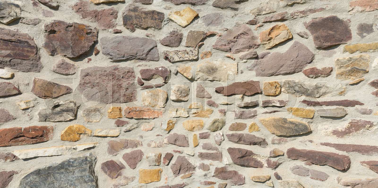 alte Mauer aus Naturstein an einem historischen Gebäude in Magdeburg | Stock Bild | Colourbox