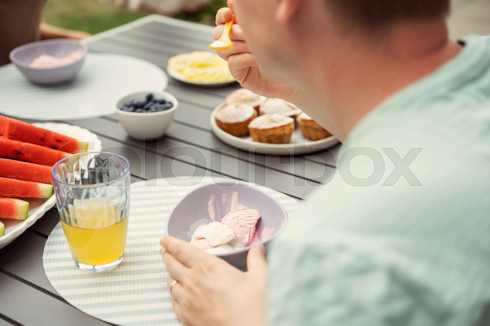 mennesker, lykke, spise | Stock foto | Colourbox