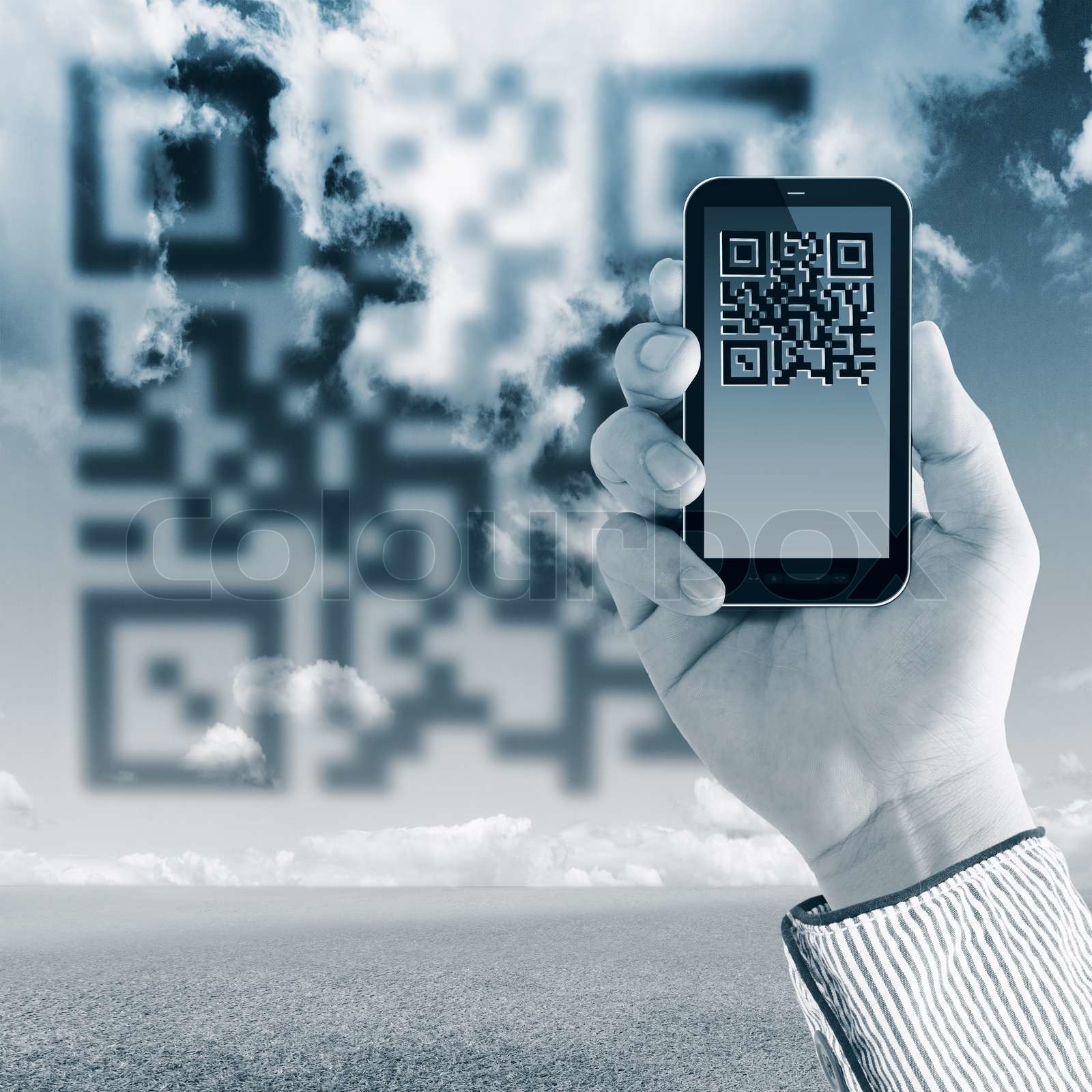 Scannen QR-Code mit mobilen Smartphone | Stock Bild | Colourbox