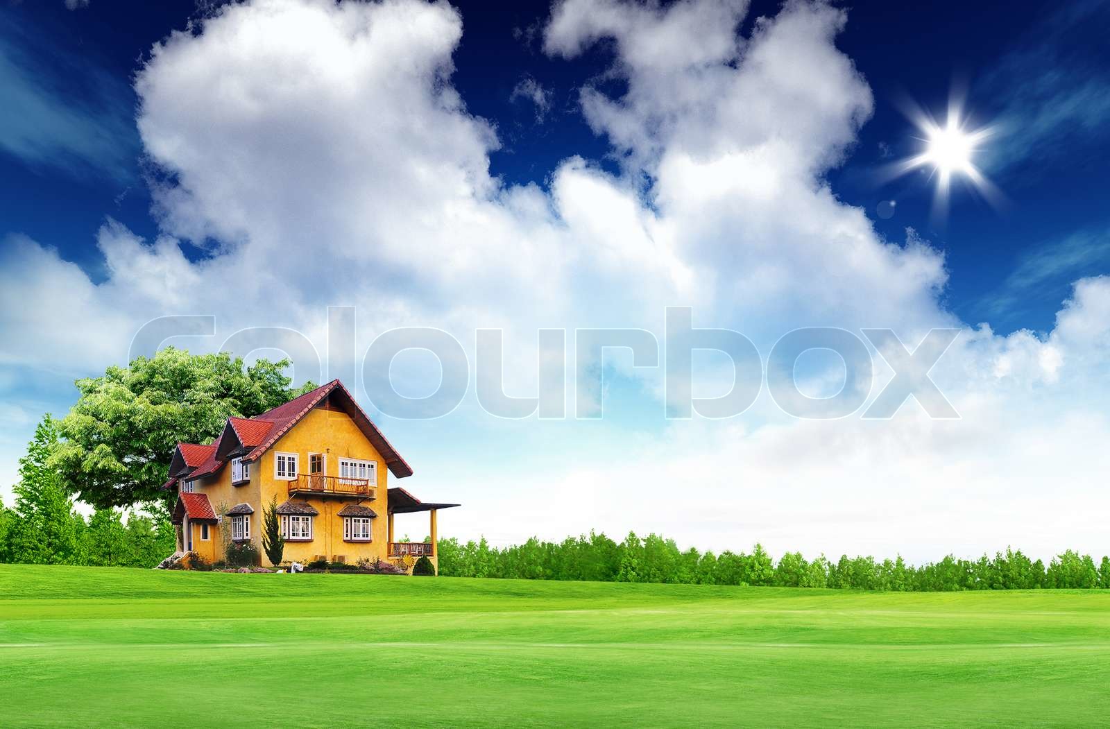 Hus på grønne felt landskab med Bule himmel og sol | Stock foto | Colourbox