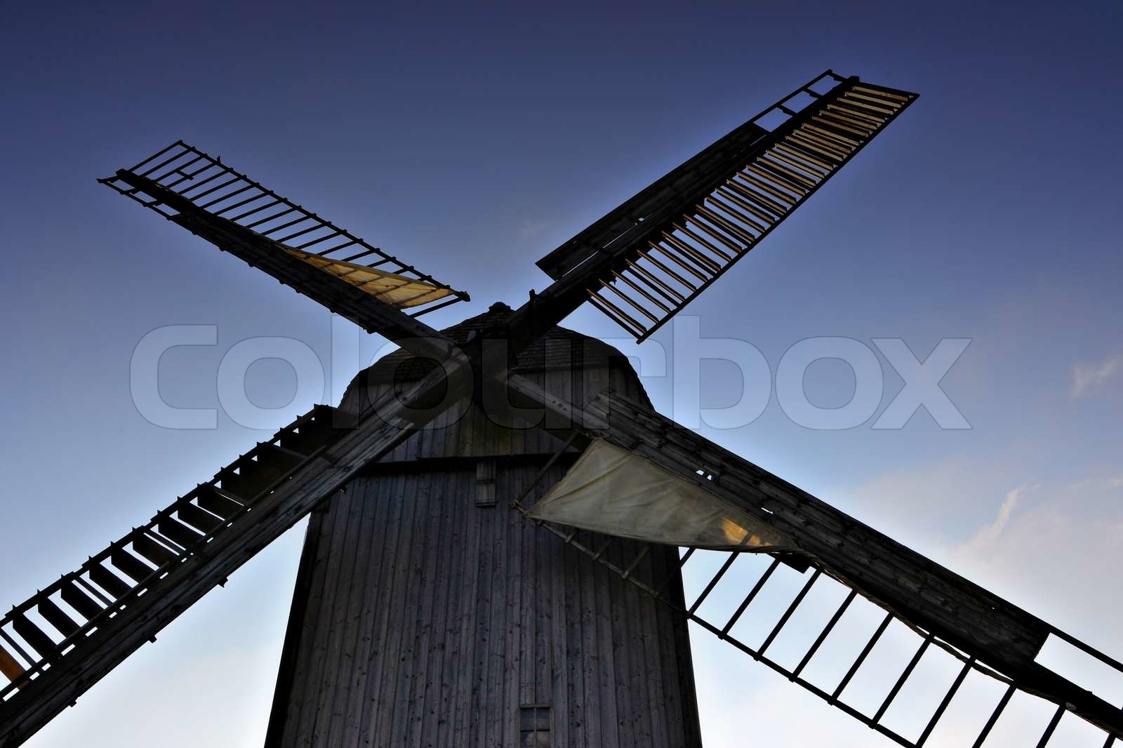historische Windmühle aus Holz in einem Dorf bei Magdeburg | Stock Bild ...