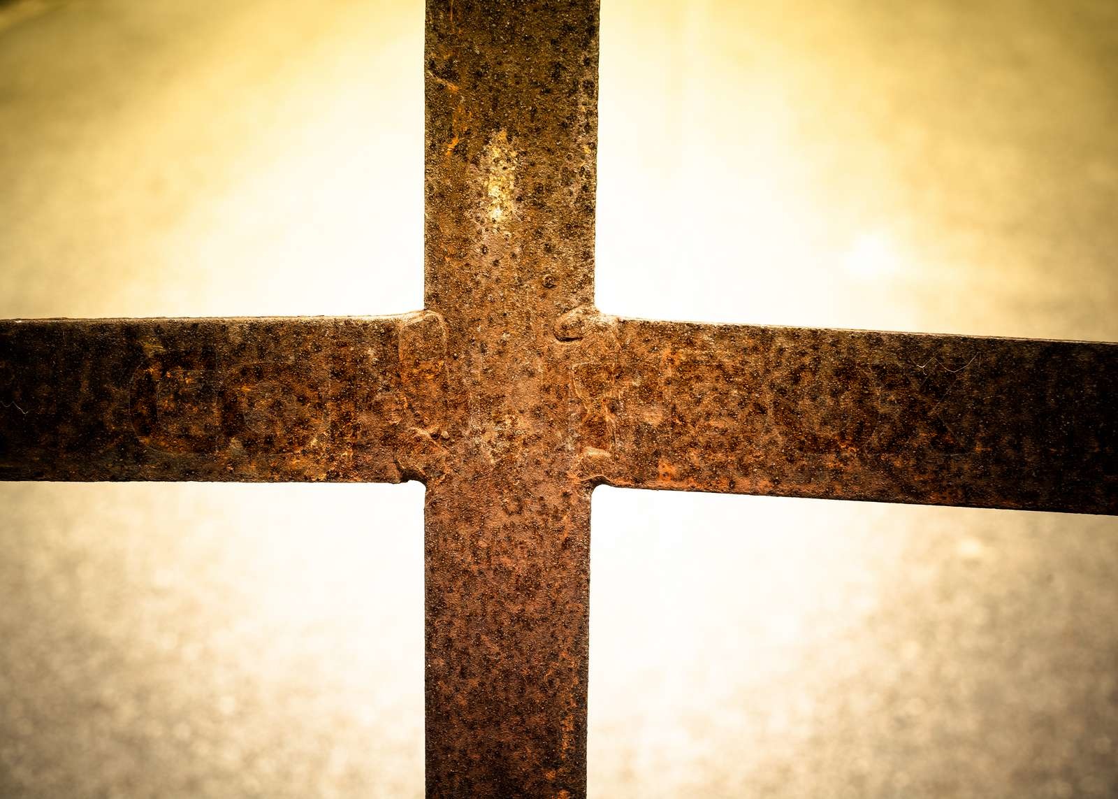 rustne metal cross | Stock foto | Colourbox