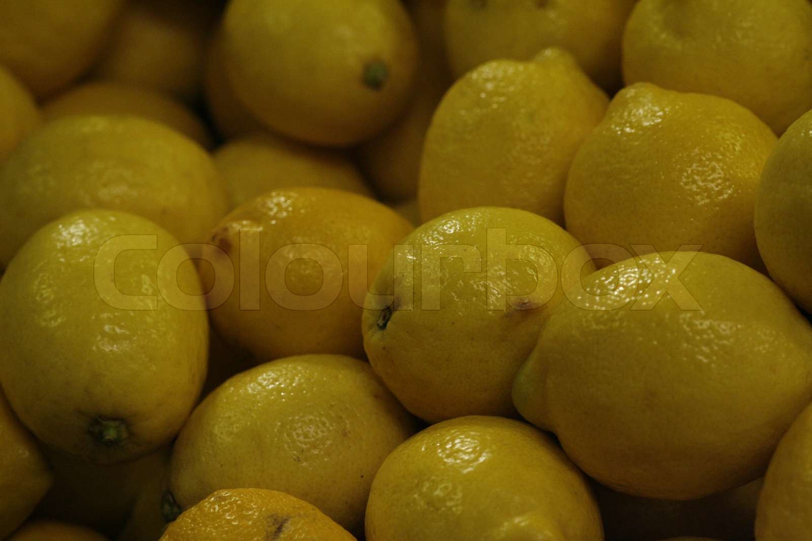 Komplet stel med gule citroner til salg | Stock foto | Colourbox