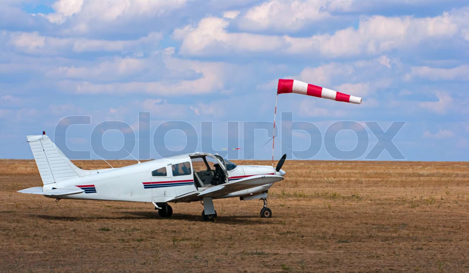 Kommerciel flyvemaskine med flot himmel | Stock foto | Colourbox