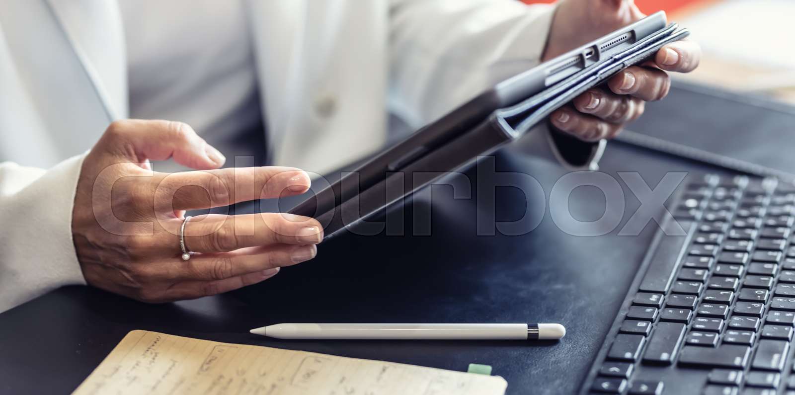 touchpad, stift, betrieb | Stock Bild | Colourbox