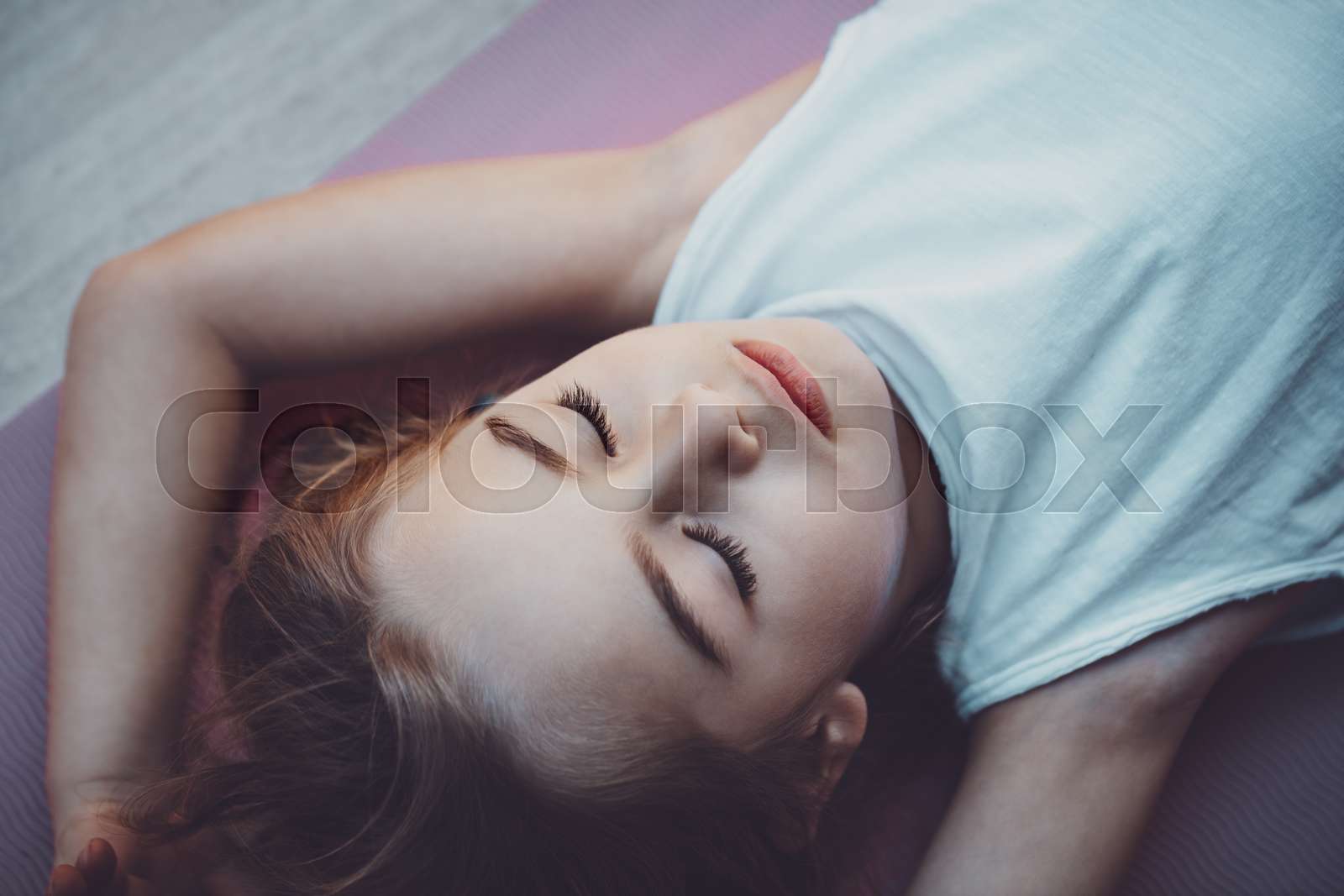 aktive, sover, baby | Stock foto | Colourbox