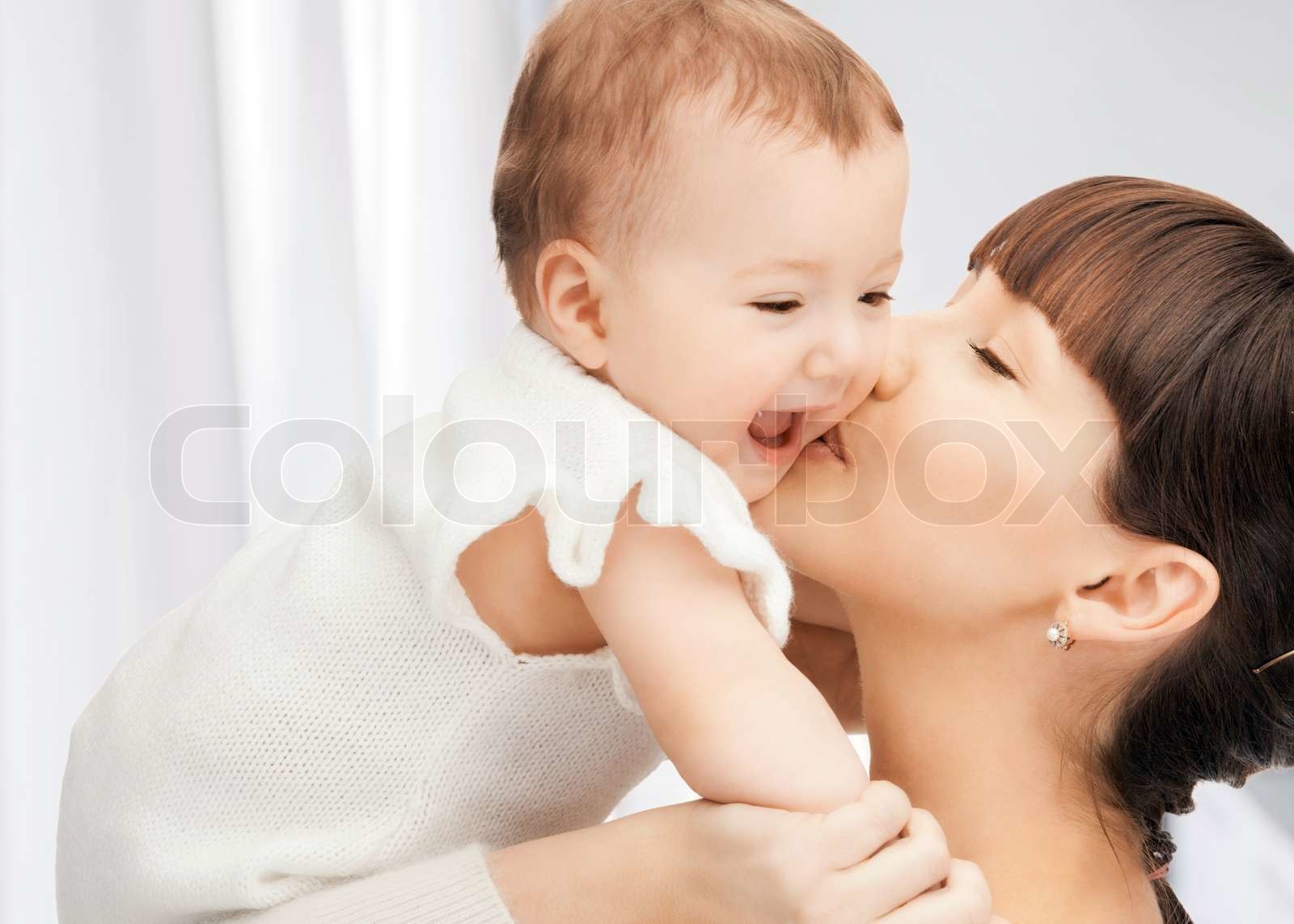 glückliche Mutter mit baby | Stock Bild | Colourbox