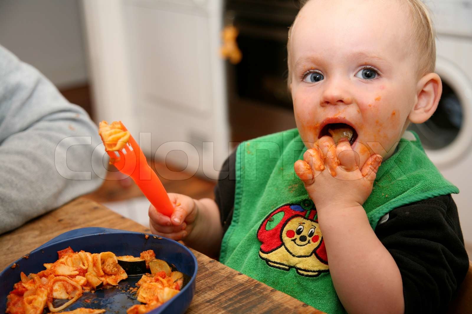 kinder, essen, kind | Stock Bild | Colourbox