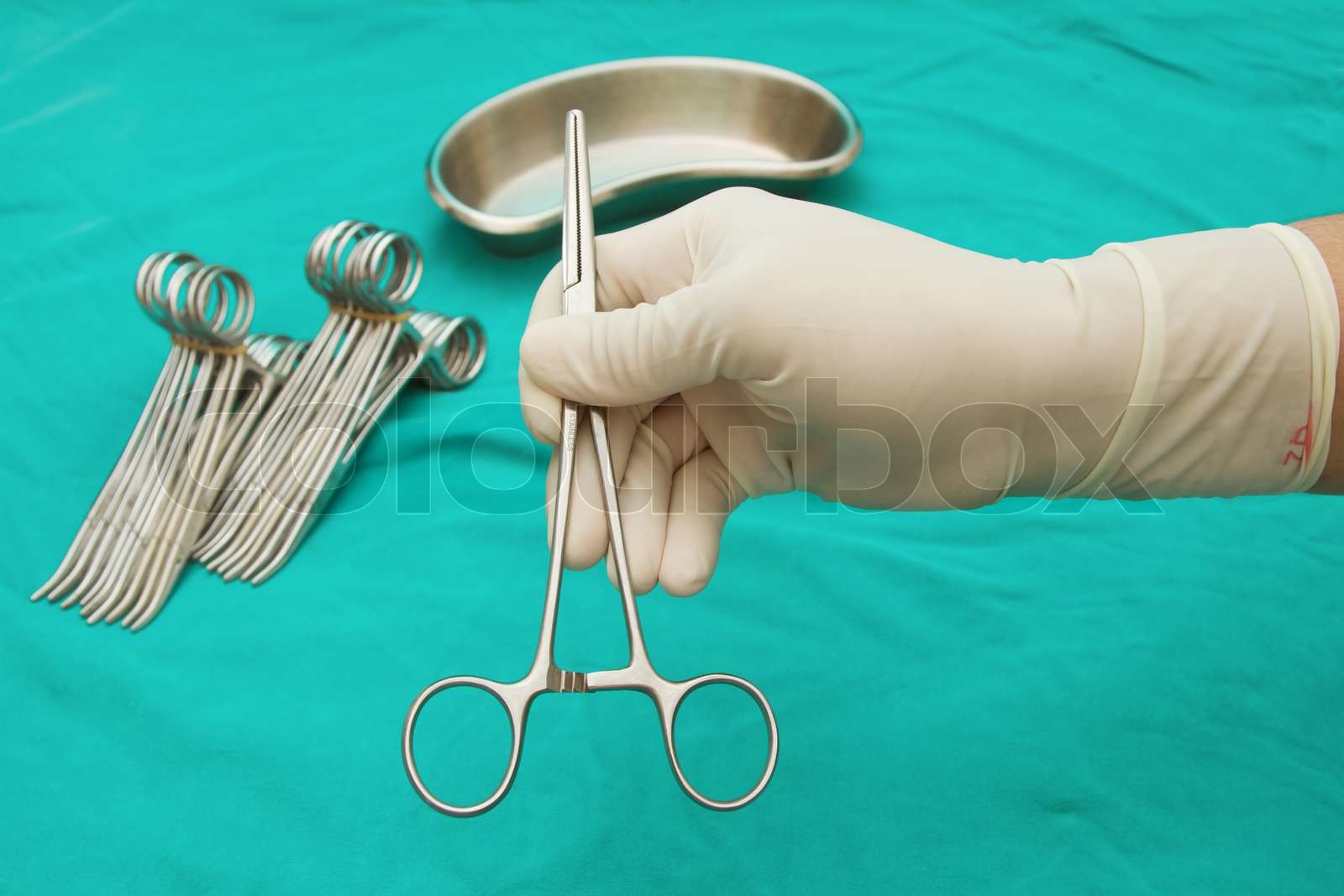 Doctor 's hand grap The artery forceps & clamps,Surgical Instruments ...