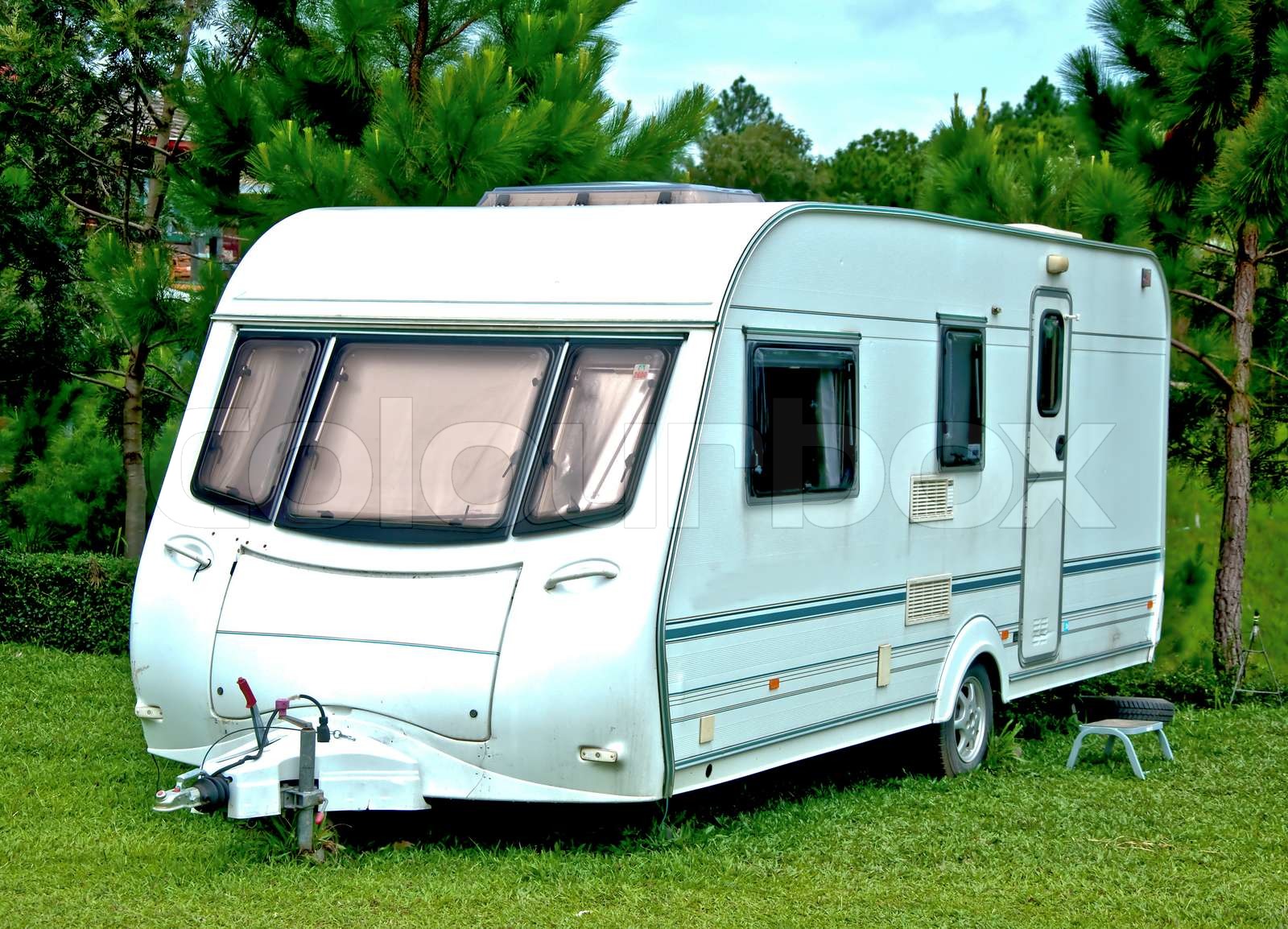 Der Camping oder Wohnwagen Auto | Stock Bild | Colourbox