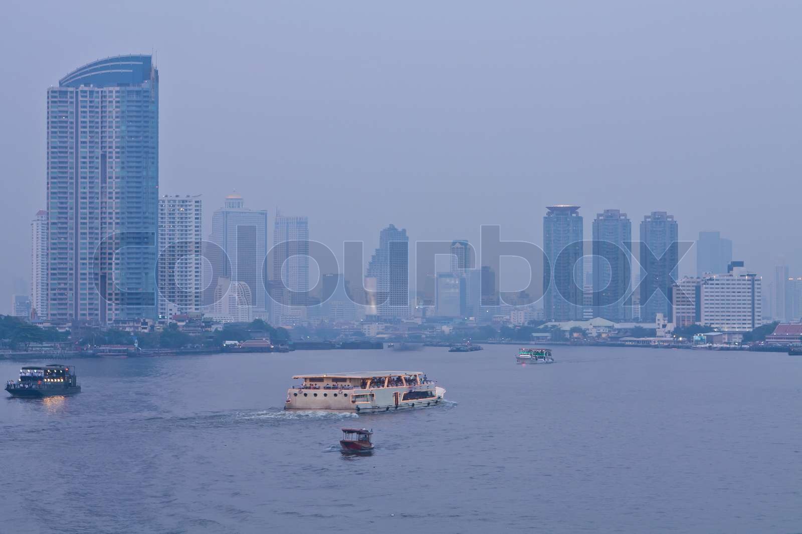 River og City | Stock foto | Colourbox