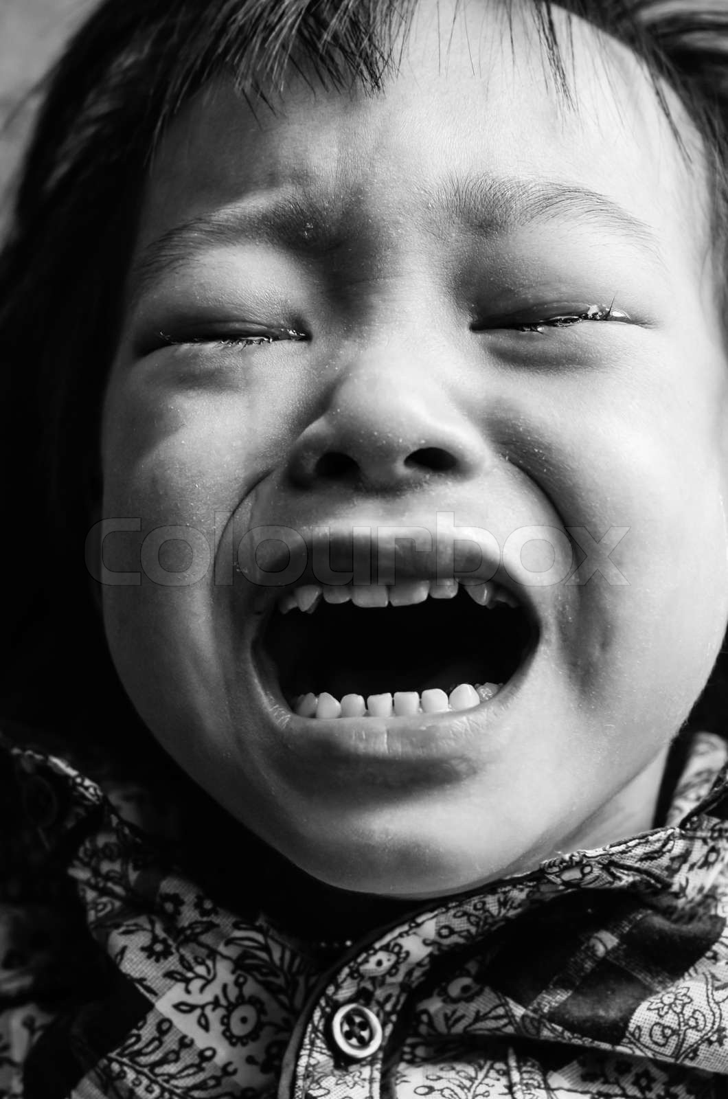 Kid Weinen, auf seinem Riss zu konzentrieren , fügte ein wenig Korn ...