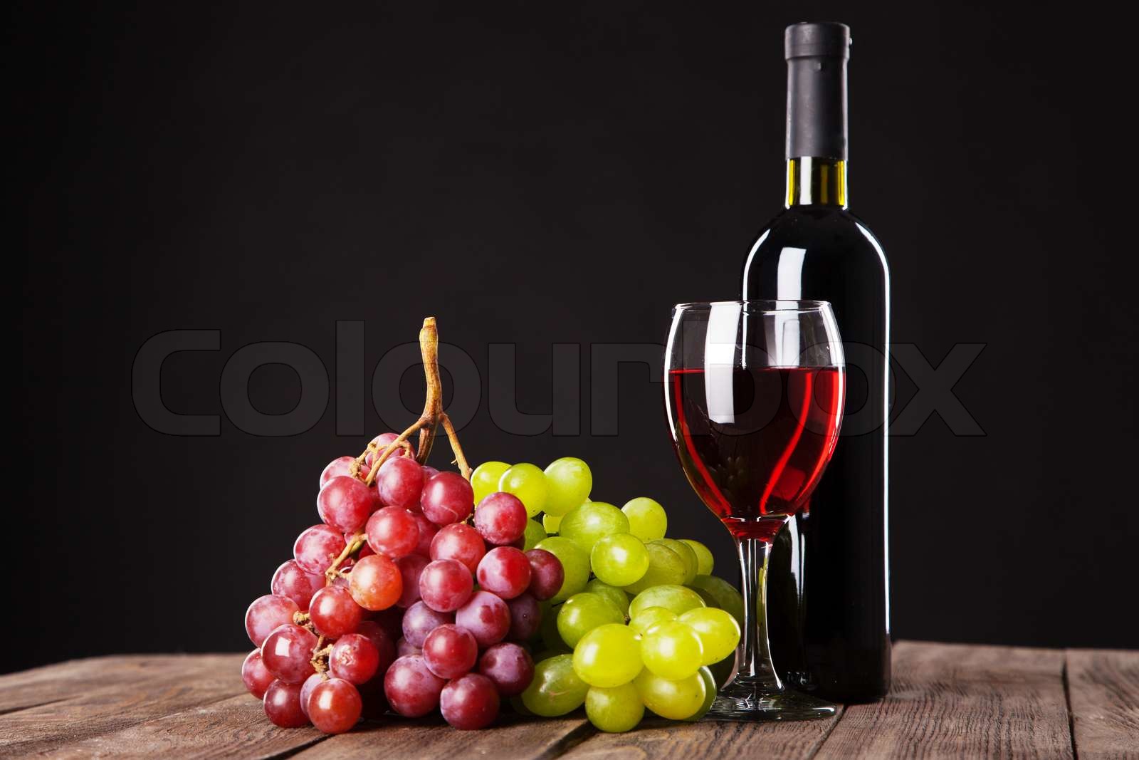Wein und Trauben | Stock Bild | Colourbox